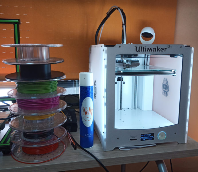 Coronamakers and their 3D printers supply sanitary material to fight ...